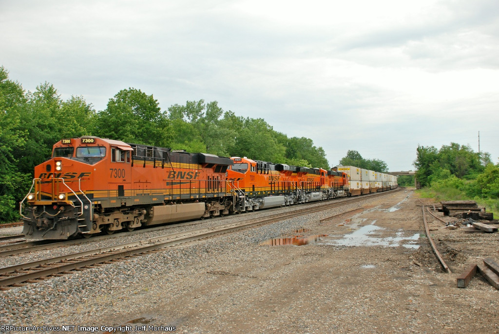 BNSF 7300